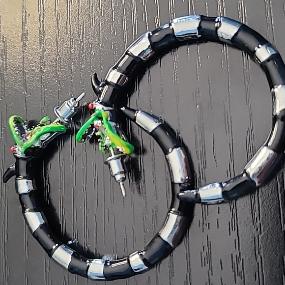Beetlejuice | Jewelry | Beetlejuice Sandworm Inspired Hoop Earrings ...